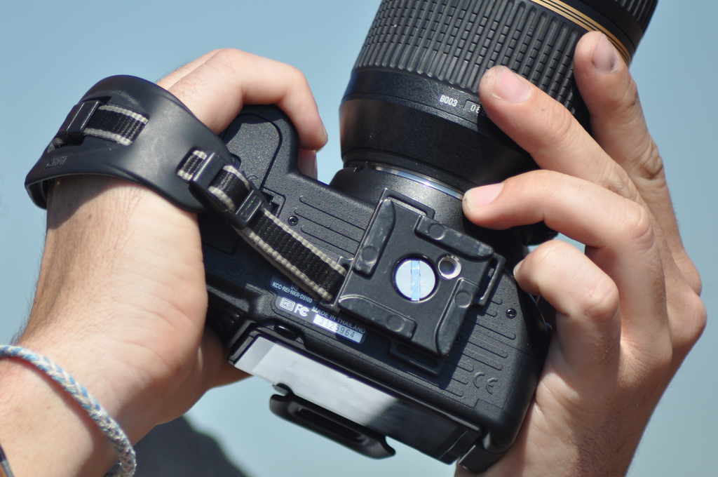 Using Capture with a Hand Strap – Peak Design Support Center